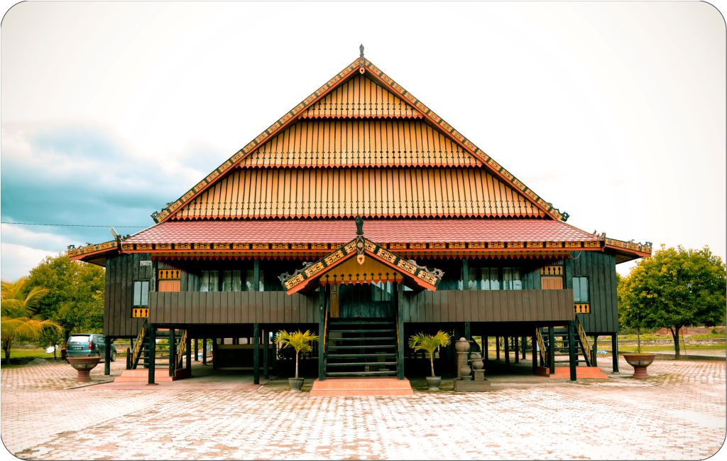 PARIWISATA KOLAKA: REPLIKA RUMAH ADAT MEKONGGA