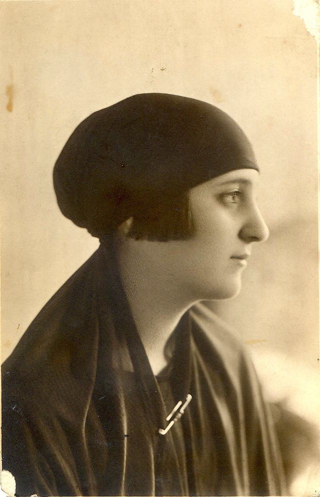35 Beautiful Studio Portrait Photos of the Turk Women in the Early 20th ...