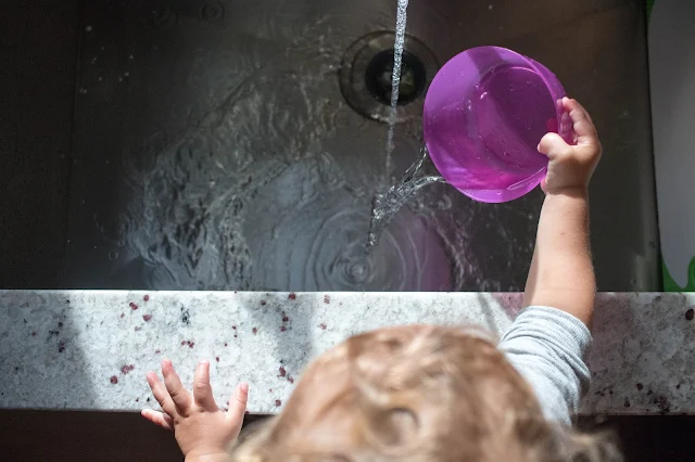 20+ Montessori Ways to Play with Water