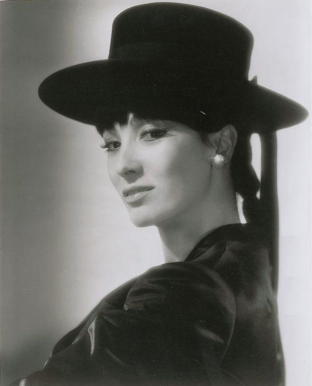Argentine Classic Beauty Gorgeous Photos Of Linda Cristal In The 1950s And 60s ~ Vintage Everyday