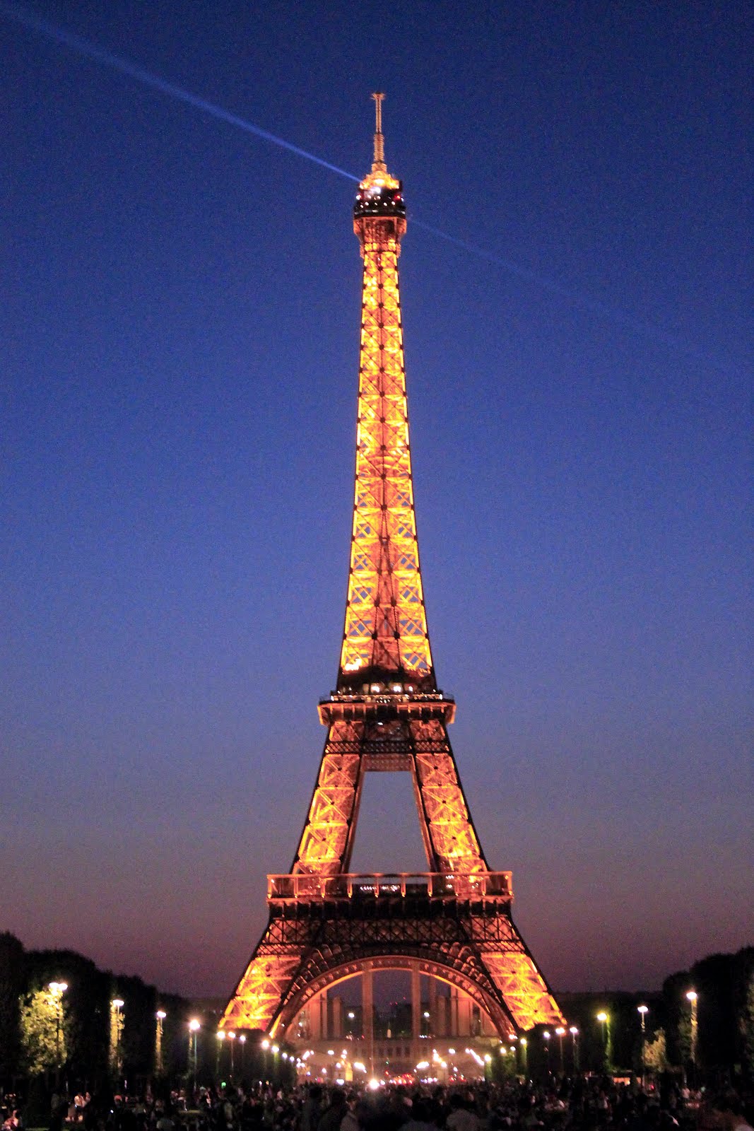 Dünyayı Keşfet: Paris'e Nasıl Gidilir?