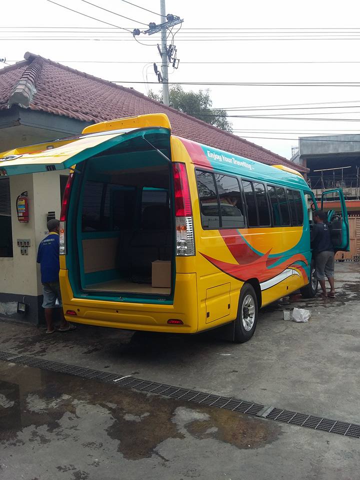TRANSPORTASI PARIWISATA SURABAYA: Elf Long 17 - 19 seat