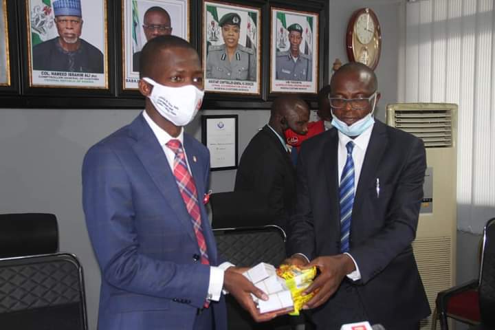 EFCC Quizzes Dubai Bound Fraudster Found With 2,886 ATM Cards At Lagos ...