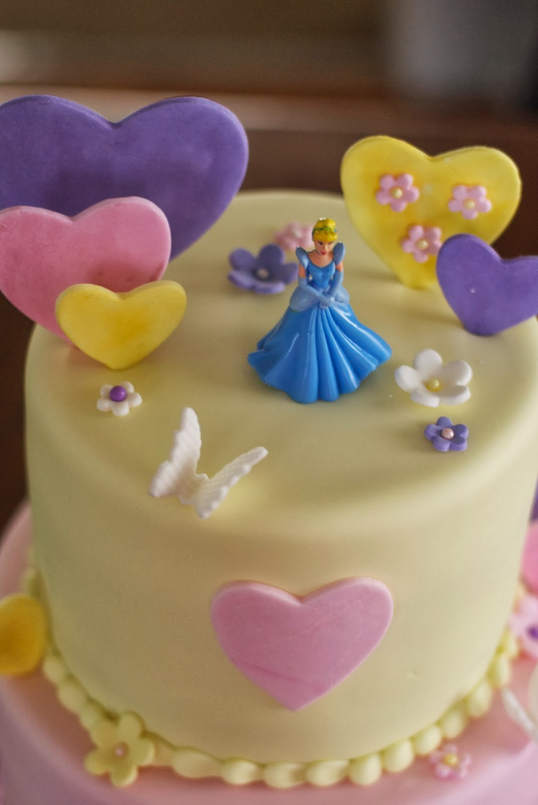 Country Cupboard Cakes: Hearts and Princess'