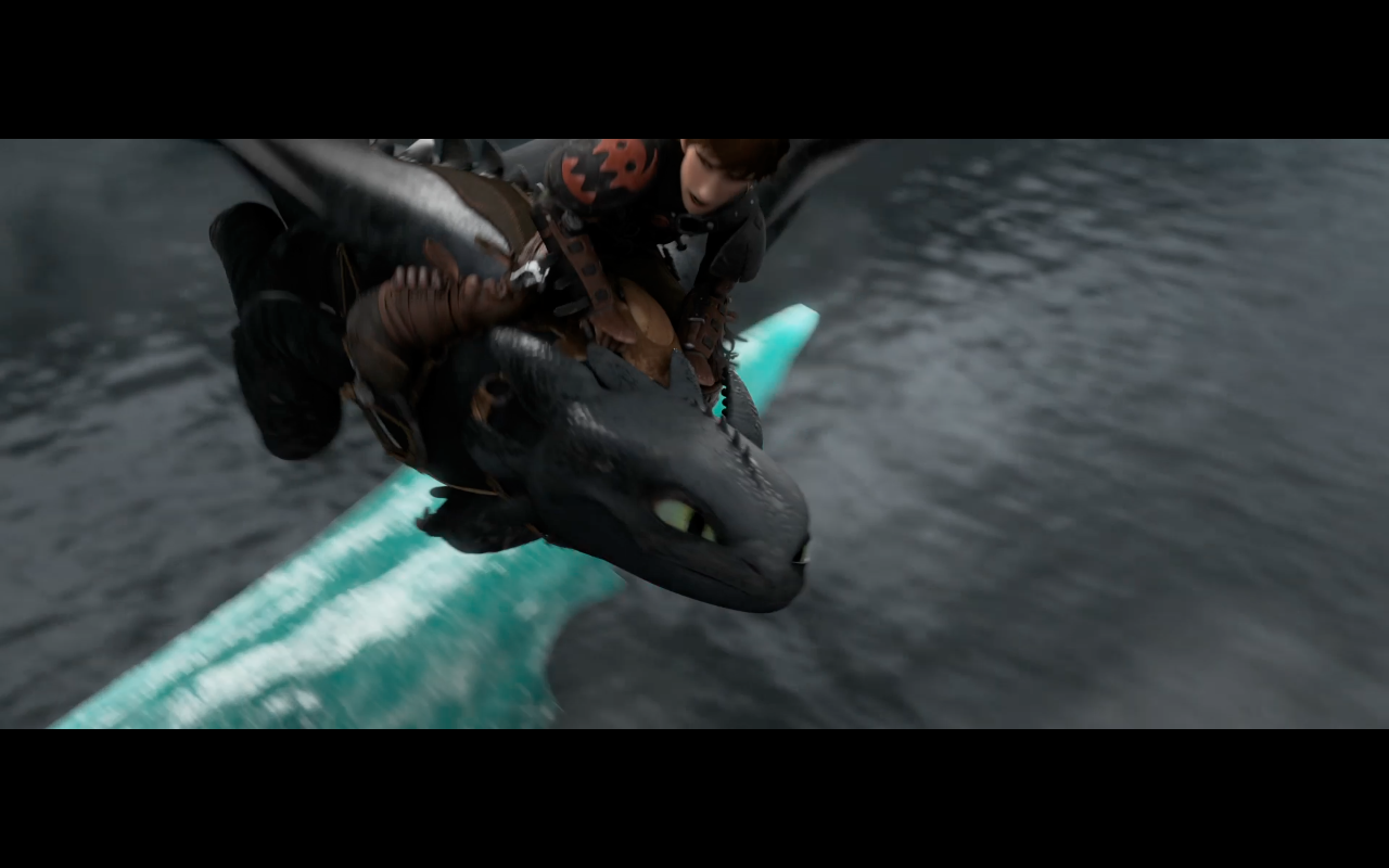 Toothless the Nightfury: Screecaps from the trailer!