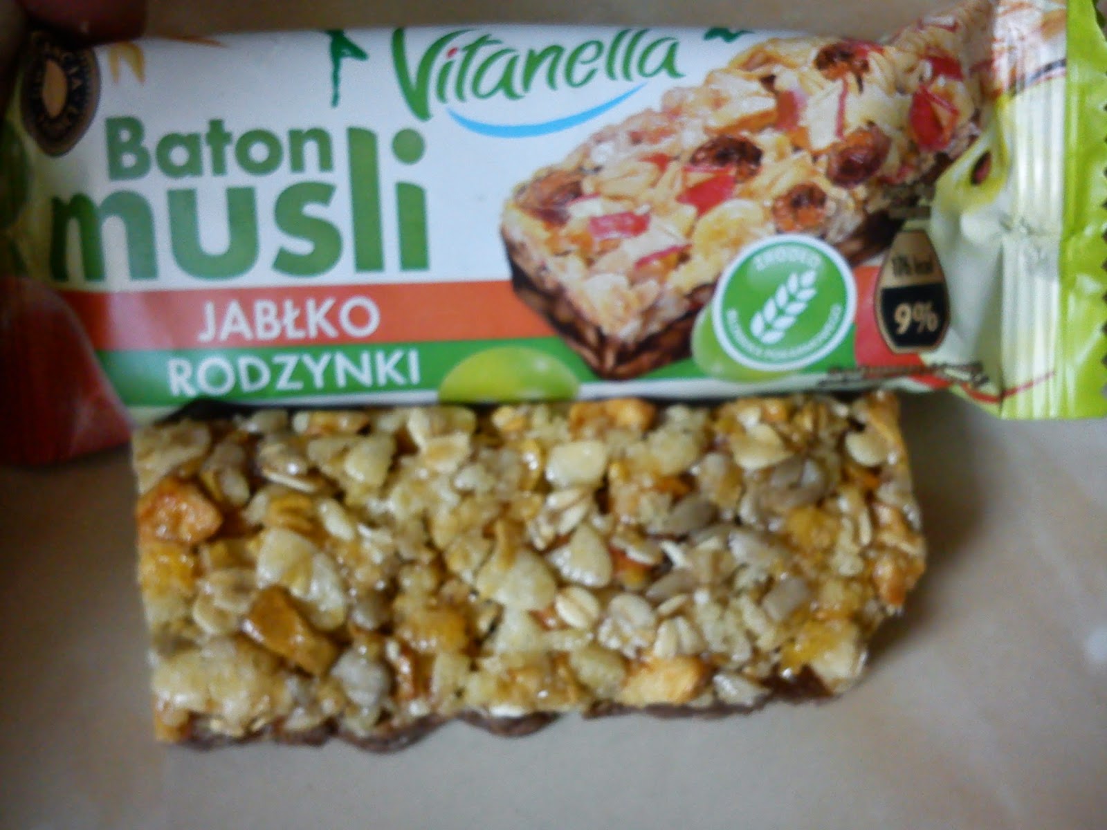 Miłośniczka Słodyczy : Vitanella Baton musli Jabłko Rodzynki