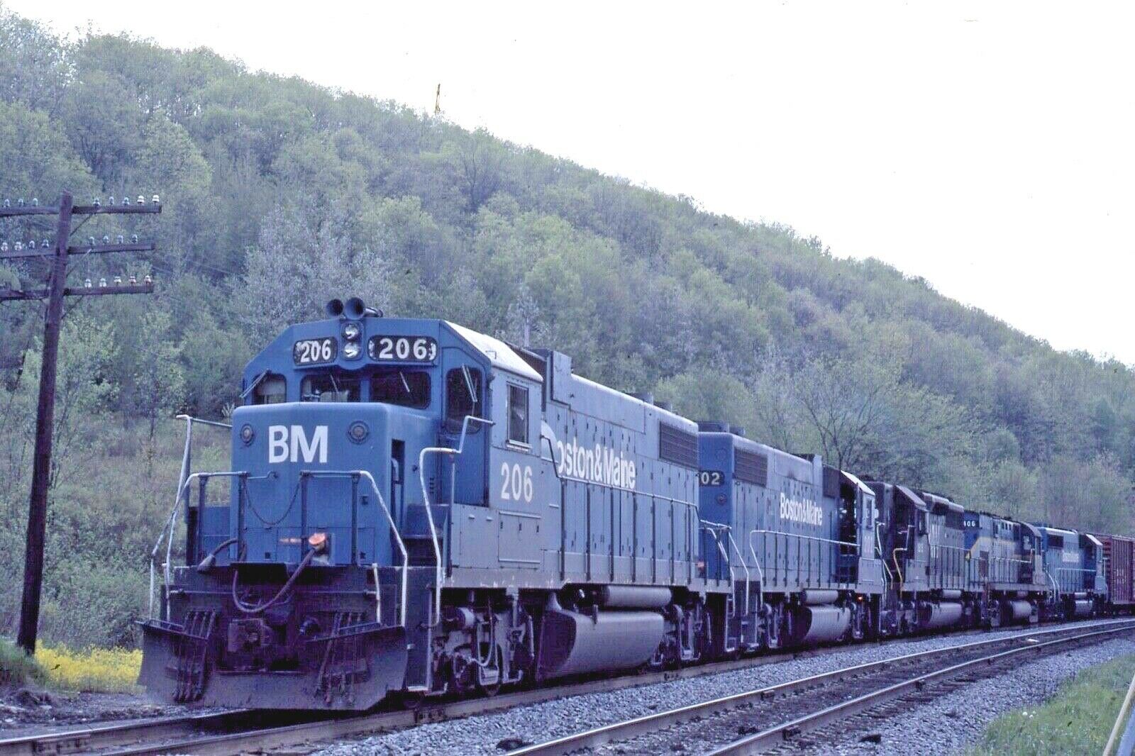 D & H "Colonie Main" layout: Boston & Maine Athearn GP38-2 #206