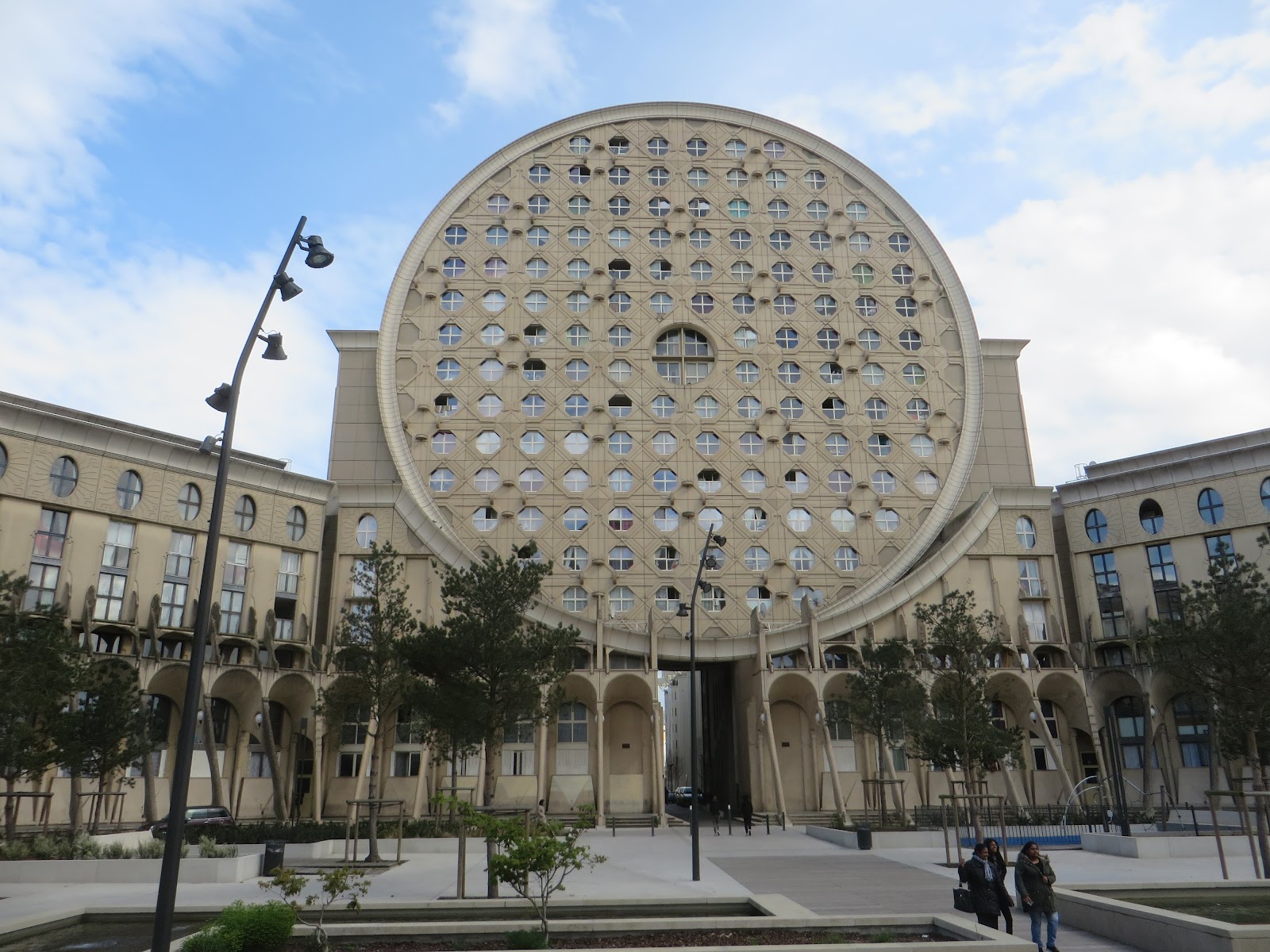 EntreVoir: Noisy-le-Grand - Ricardo Bofill et Manolo Nunez-Yanowsky