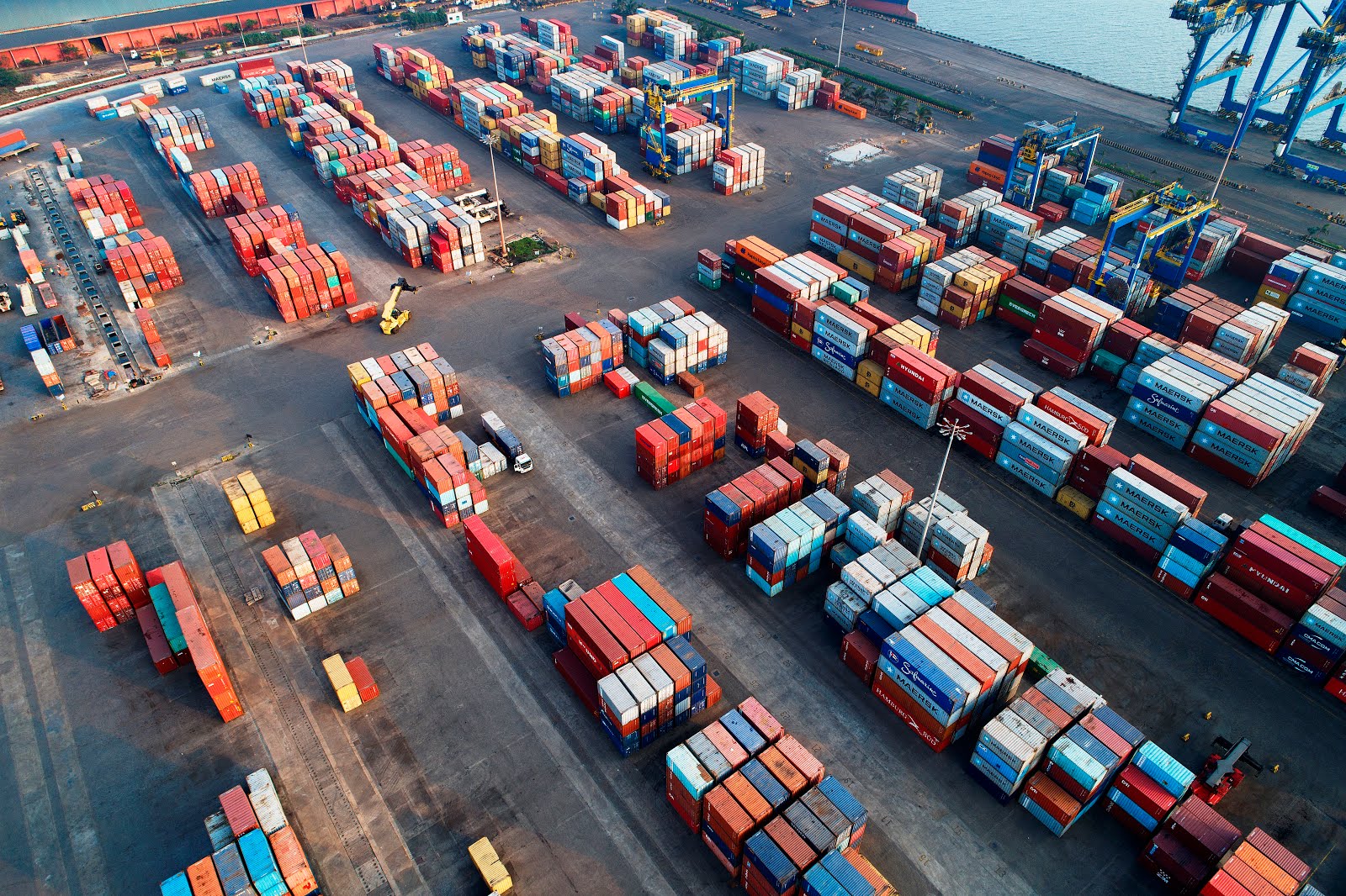 Weaves in Waves: Terminal Infrastructure for Container Traffic