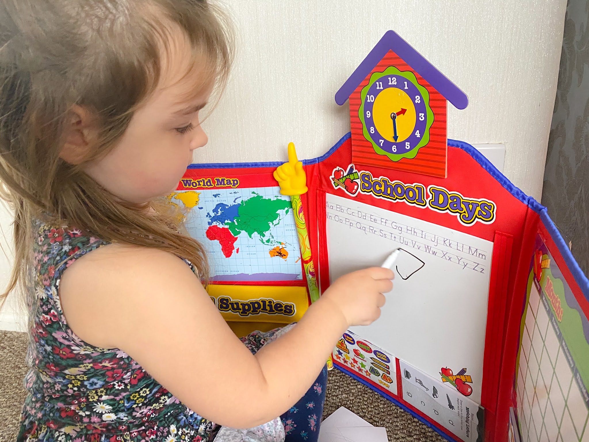 Uncoventional Kira: PRETEND & PLAY SCHOOL SET | LEARNING RESOURCES REVIEW