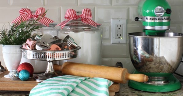 HOLIDAY COOKING AND ENTERTAINING KITCHEN ESSENTIALS | Dimples and Tangles