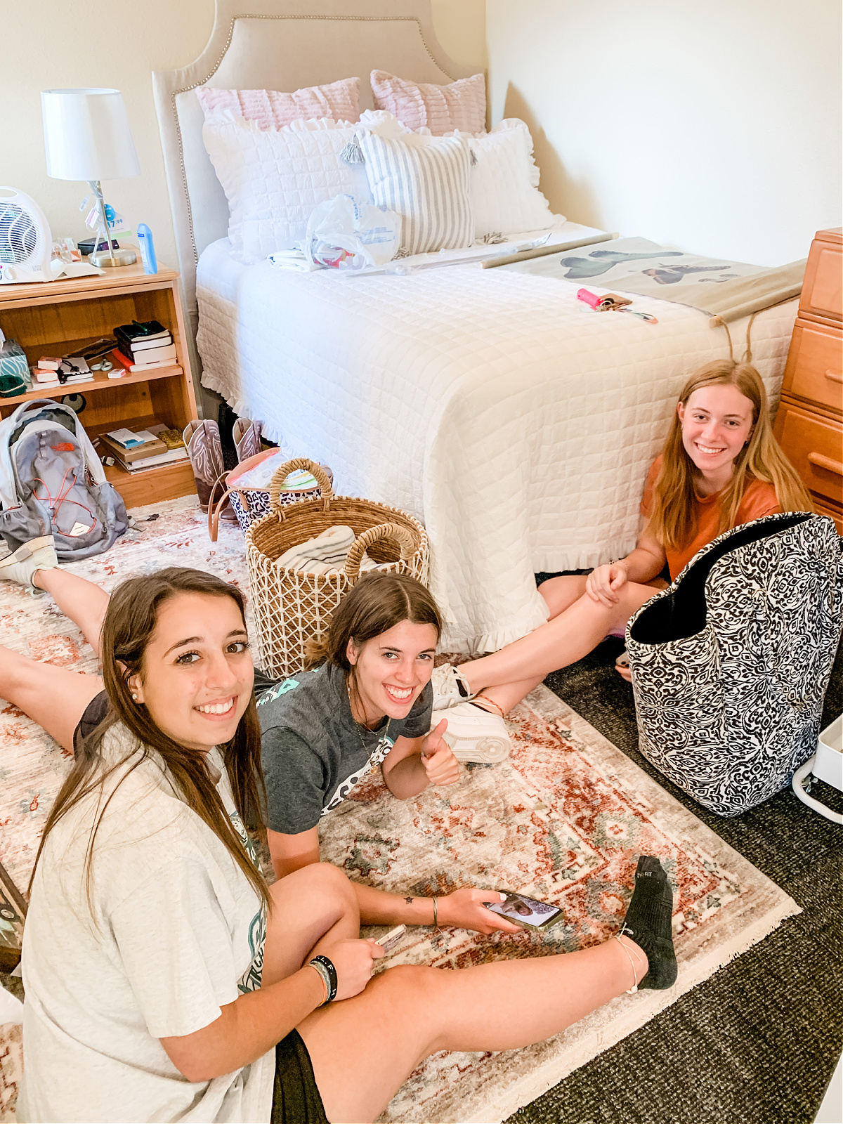 EMILY'S DORM ROOM TOUR {GIRL'S DORM ROOM DECORATIONS} | Dimples and Tangles