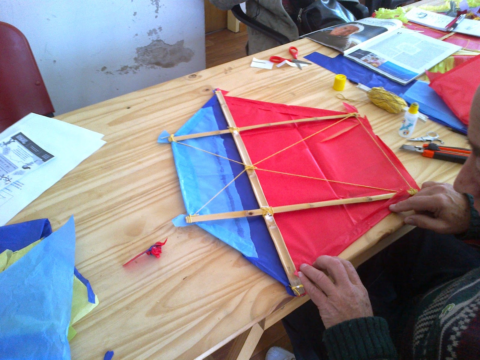 Taller de barriletes en la biblioteca