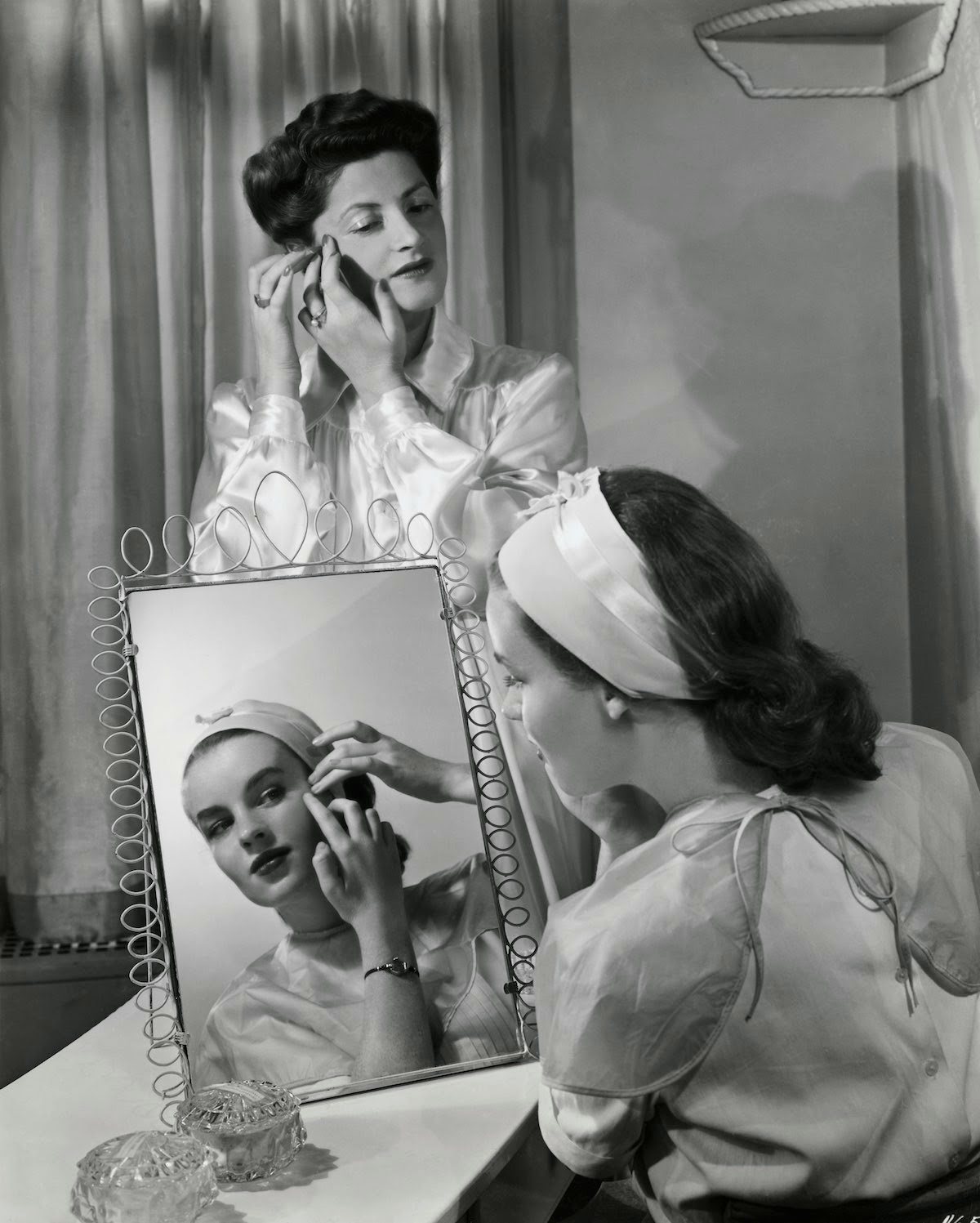 Amazing Vintage Pictures of the Helena Rubinstein's Glamor Factory in ...
