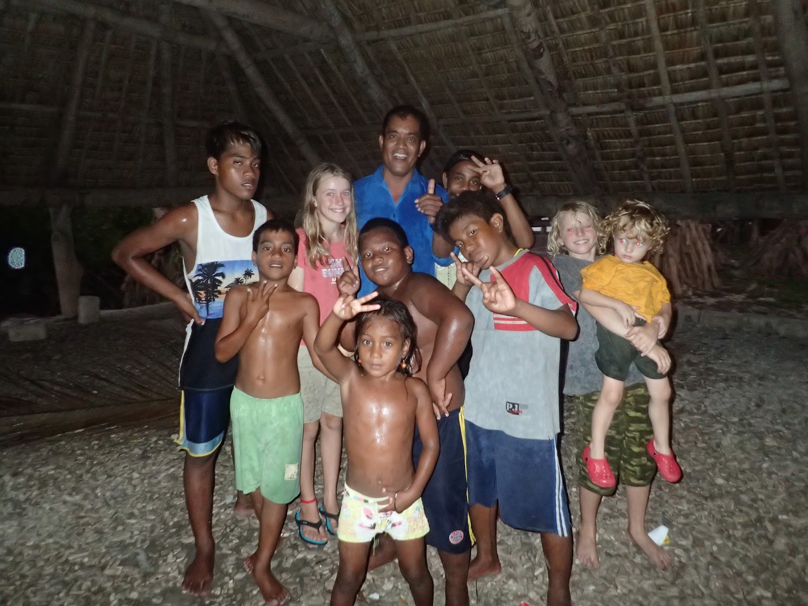 SV FLUENTA : Butaritari in Photos - Adventures with Ari and Family