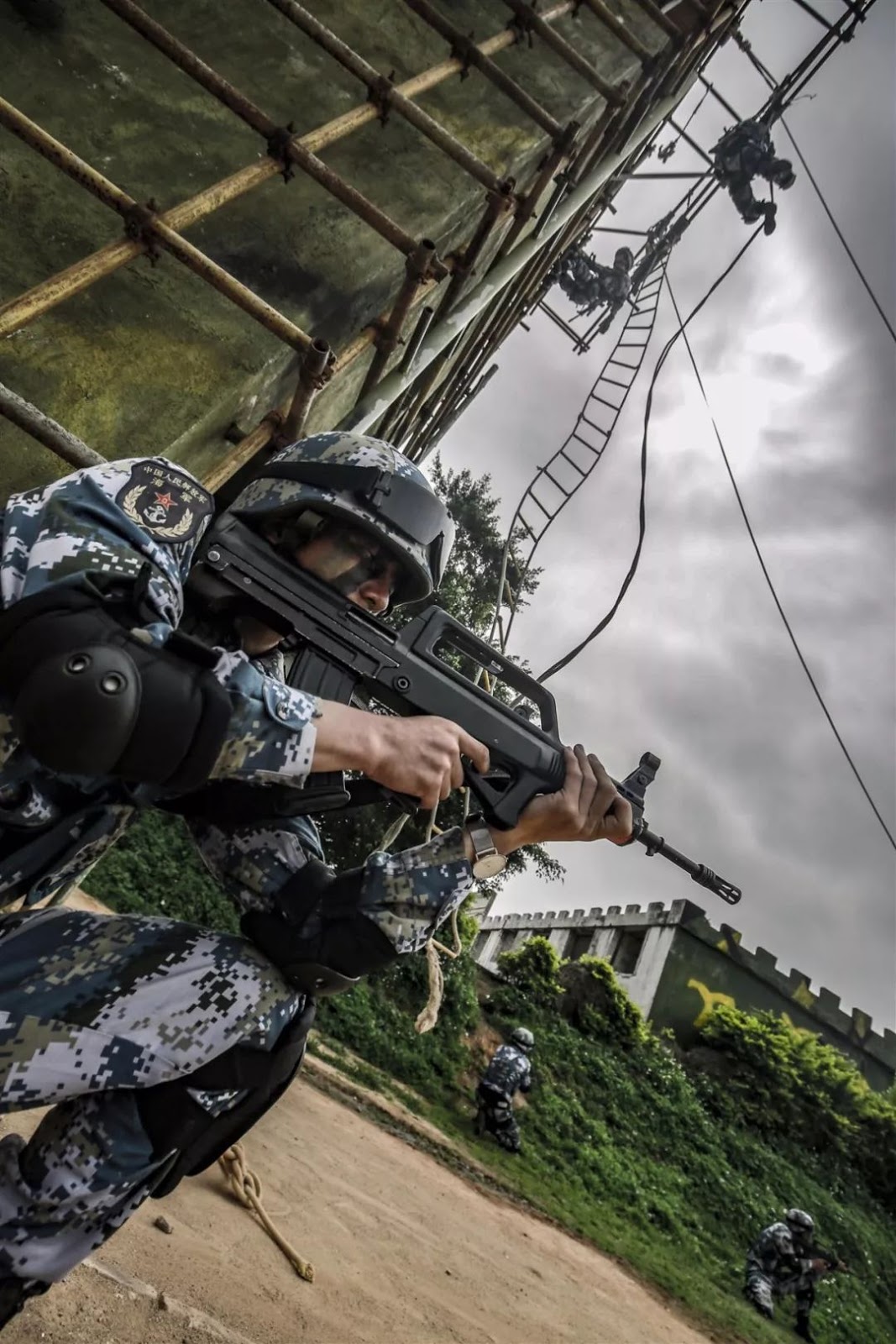 China Defense Blog: PR photos of the day: Smurfs training