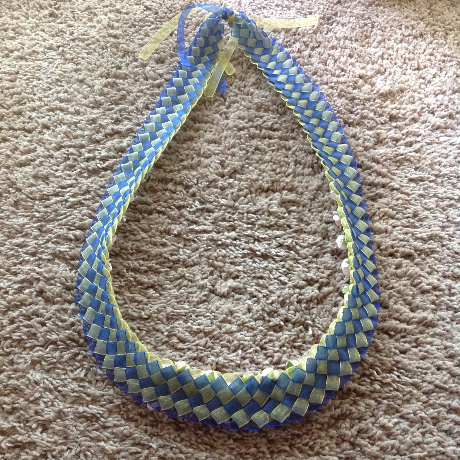 NNP: DIY Graduation Ribbon Lei with paper roses