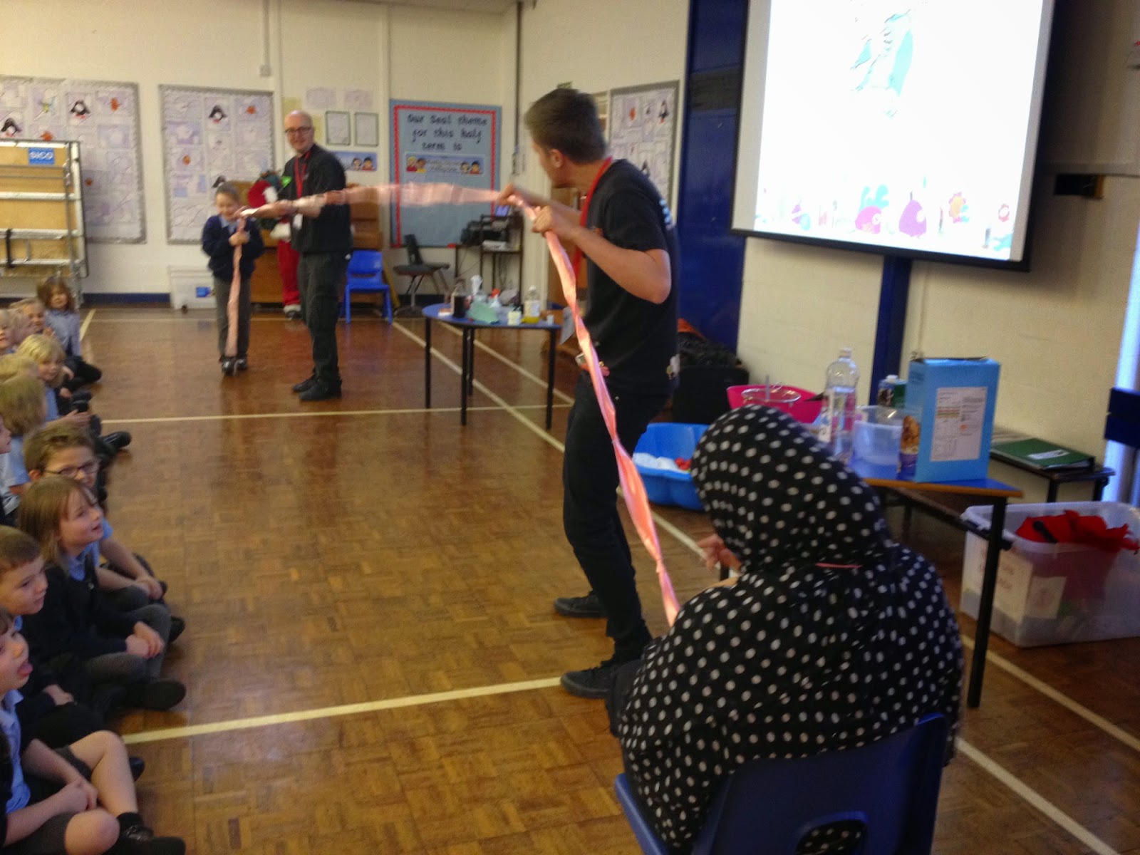 Peel Brow School: Science visit - The Gross Lab & From Chew to the Poo!!!