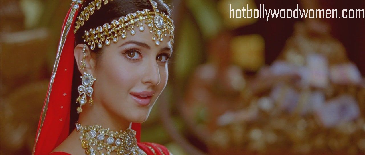 Hot Bollywood Celeb: Katrina Kaif lips, nose and expressions