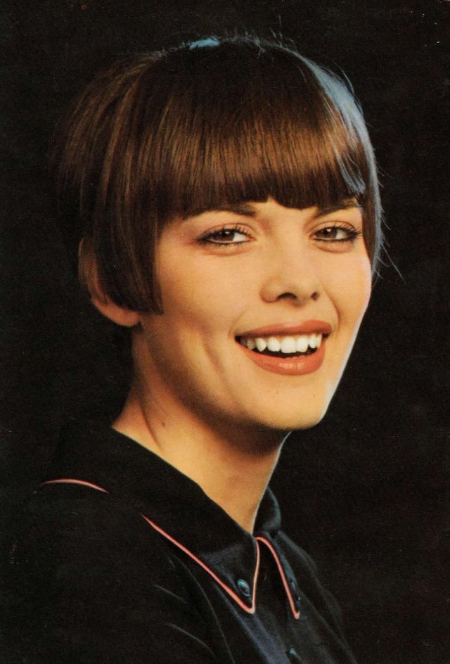 35 Beautiful Portrait Photos of French Singer Mireille Mathieu in the ...