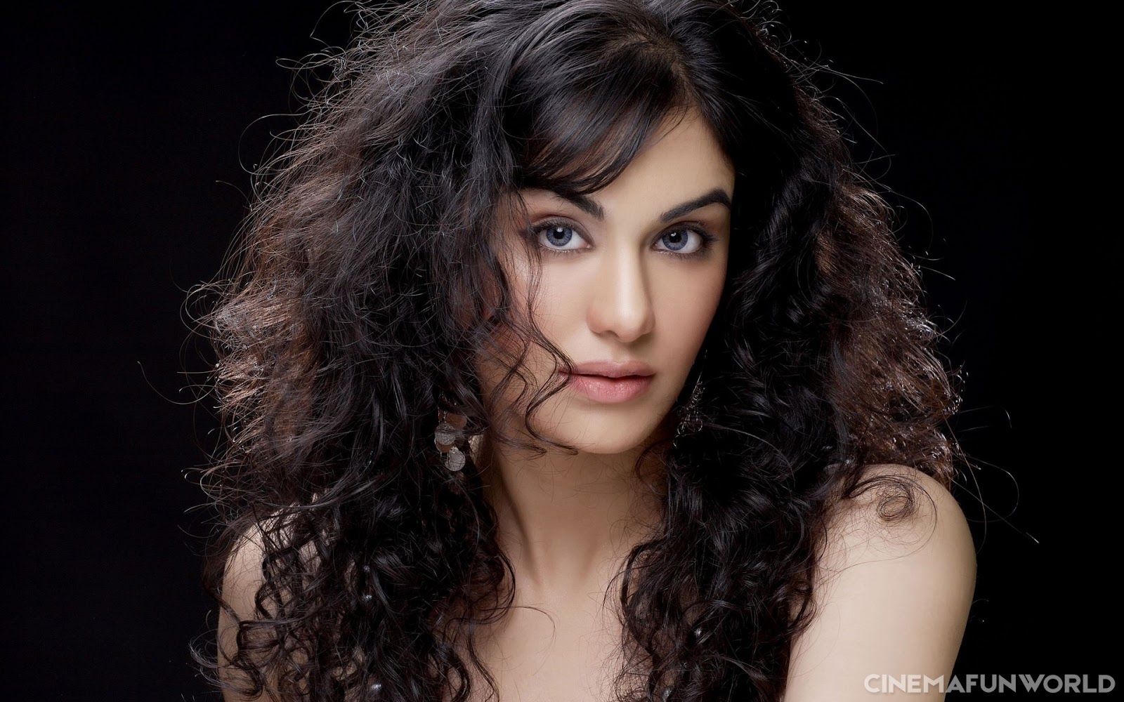 Beautiful Actress and Models High Resolution Wallpapers [HD] Set - 2