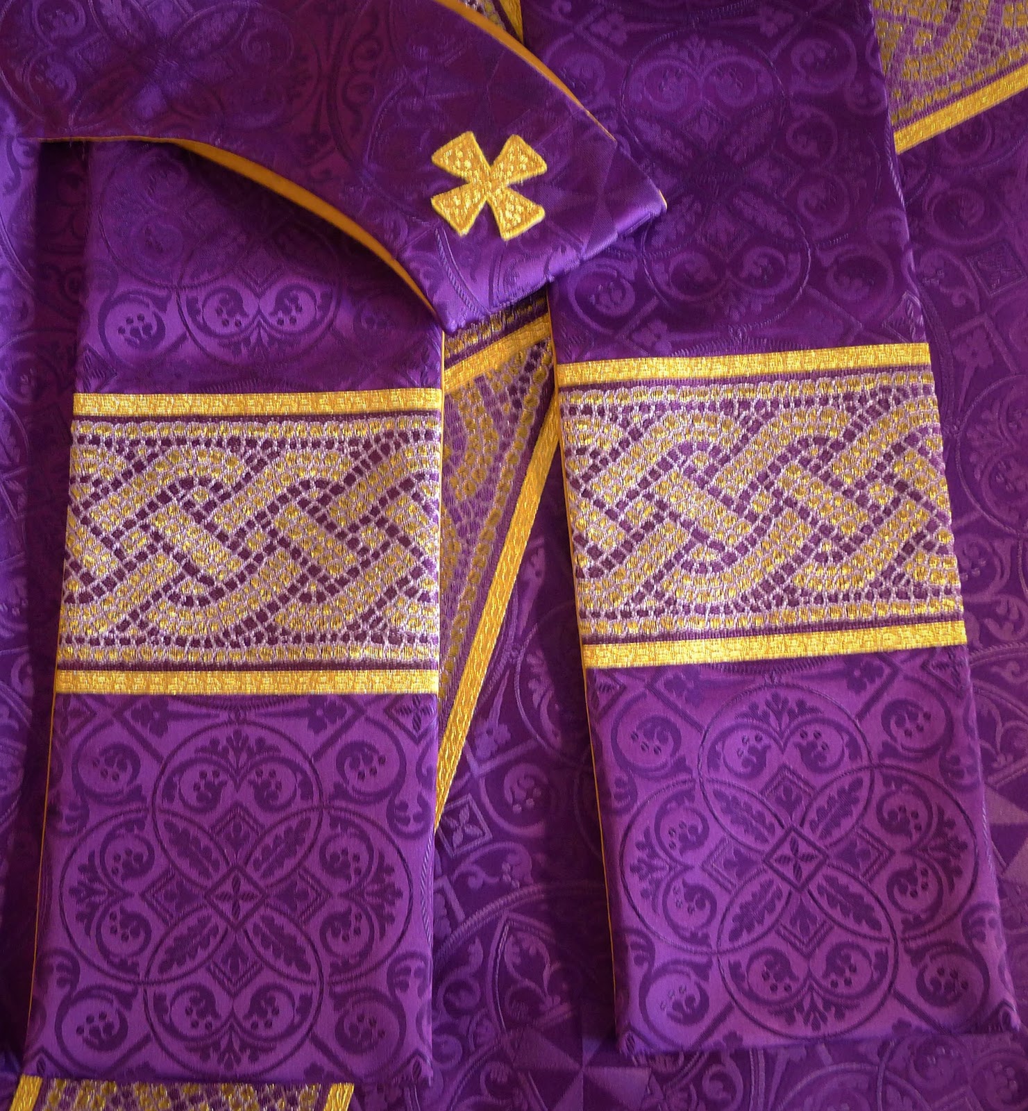 Ouvroir Sainte-Anne: Chasubles violettes