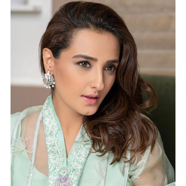 Actress Momal Sheikh Looking Awesome in New Photoshoot | Daily InfoTainment