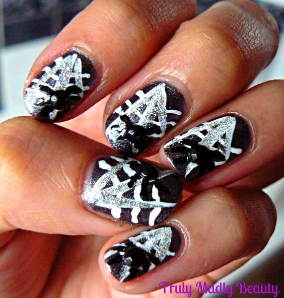 Truly Madly Beauty: Halloween Nails - Creepy Cobwebs!