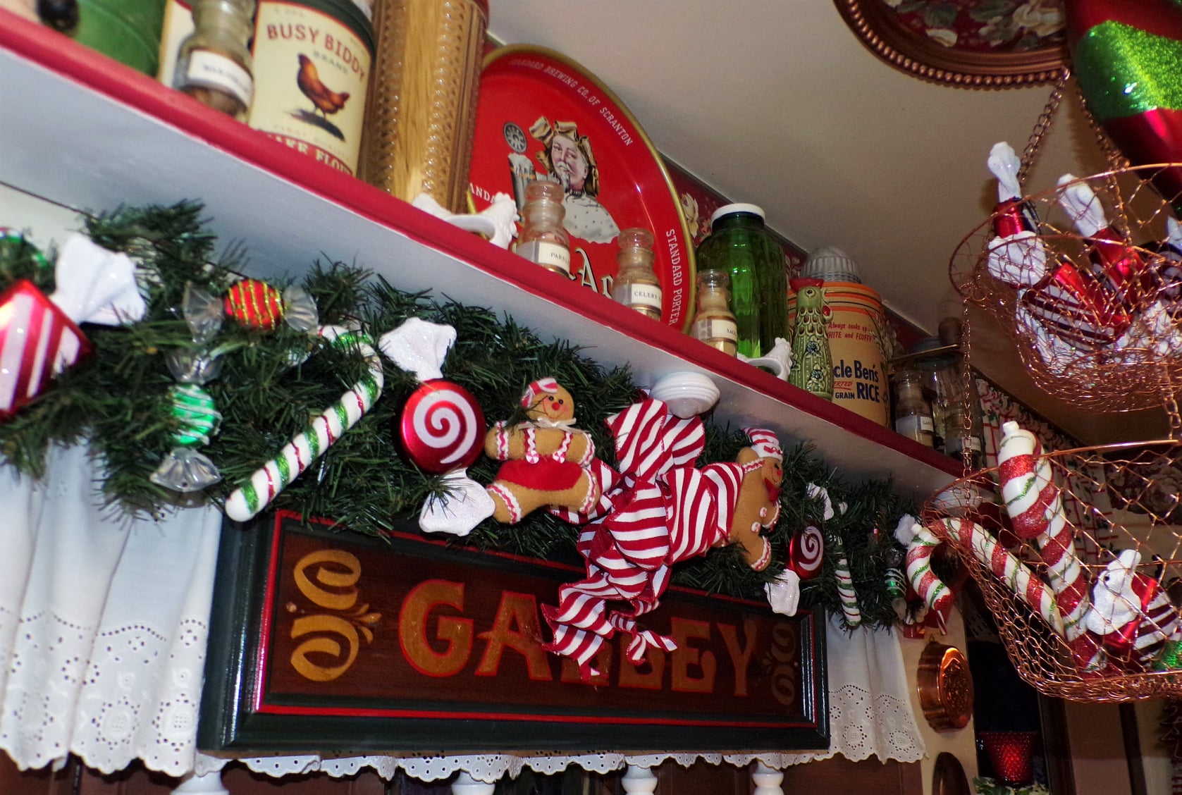 A DEBBIE-DABBLE CHRISTMAS: Gingerbread Land, Beverage Bar and More ...