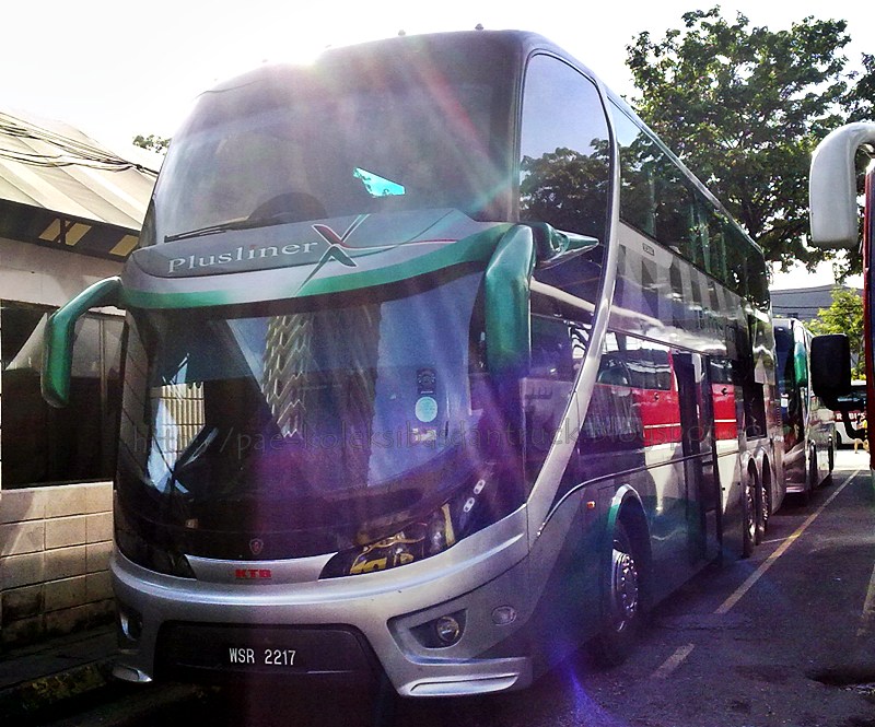:: Koleksi Bas dan Truck ::: Sejenak Bersama Plusliner Extreme