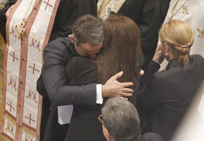 ΠΡΕΖΑ TV ©: Όλη η εγχωρια διαπλοκη παρηλασε στη κηδεια του Κωνσταντινου ...