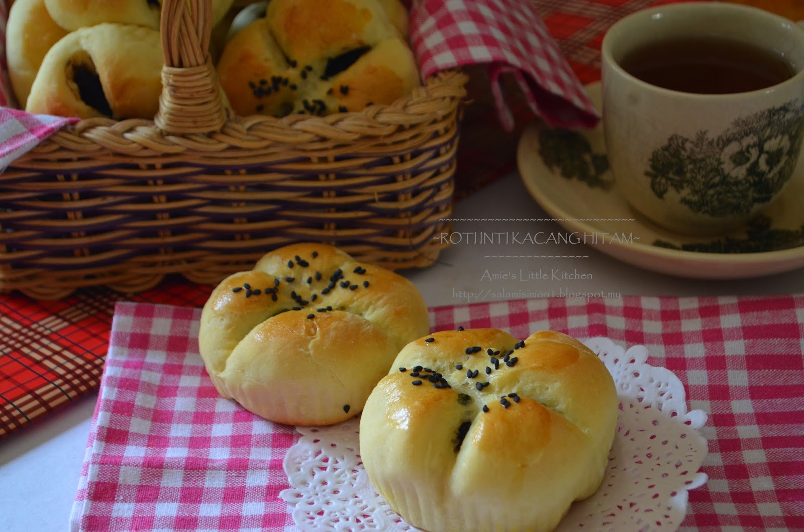 Roti Inti Kacang Hitam - Amie's Little Kitchen