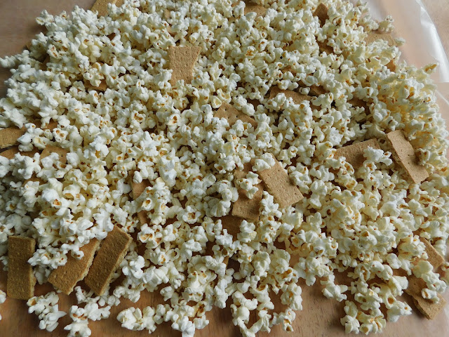 Sweet Spring Popcorn Mix