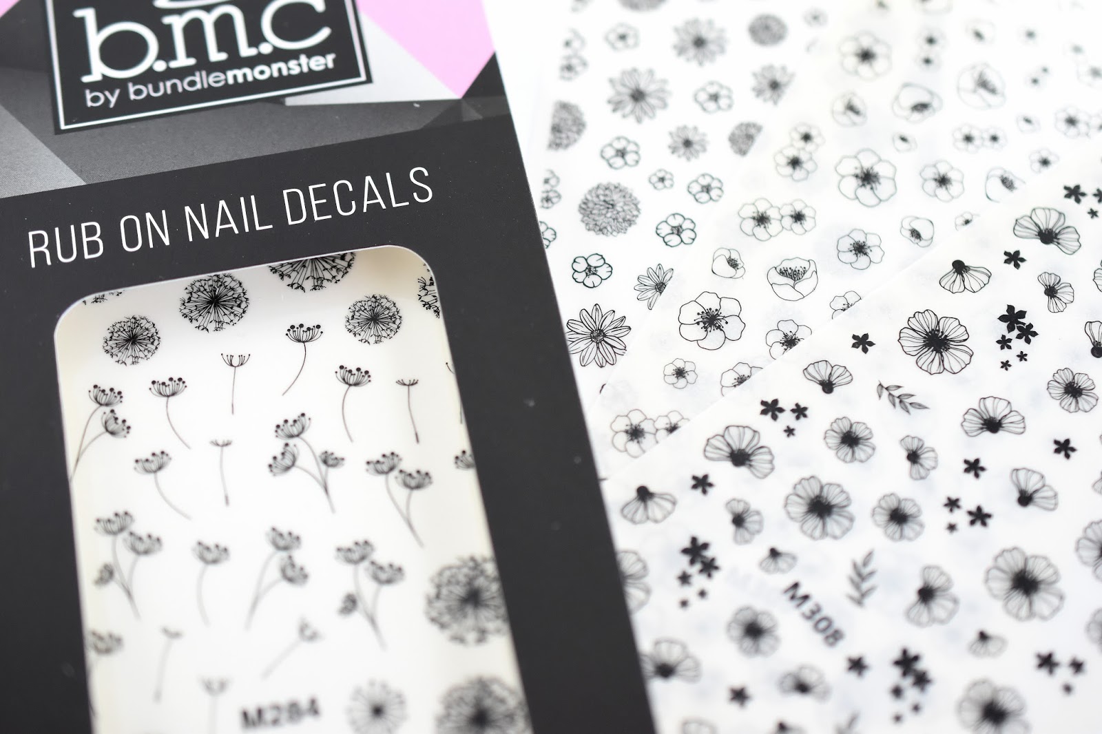 Nail art floral facile avec les Rub On Nail Decals de Bundle Monster