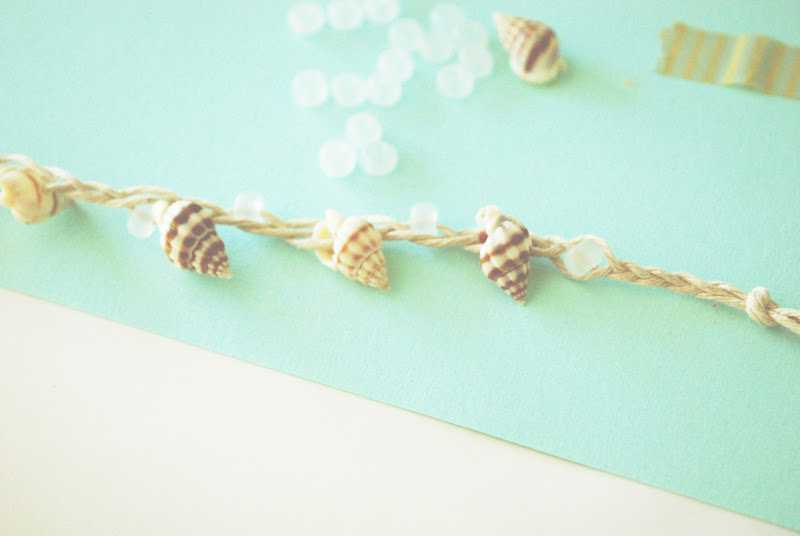 stellaire: beachy shell anklet DIY