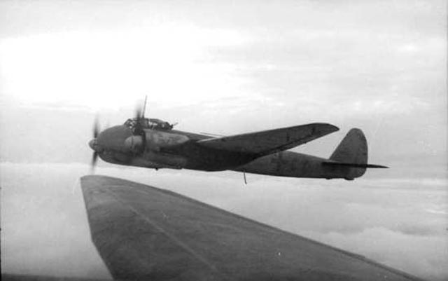 World War II in Pictures: Travel Between the Reich and Allies During ...