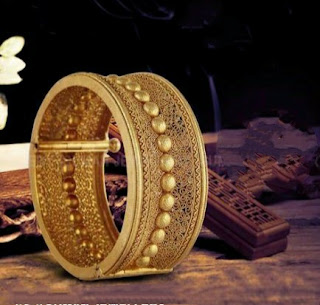 Golden broad bracelet