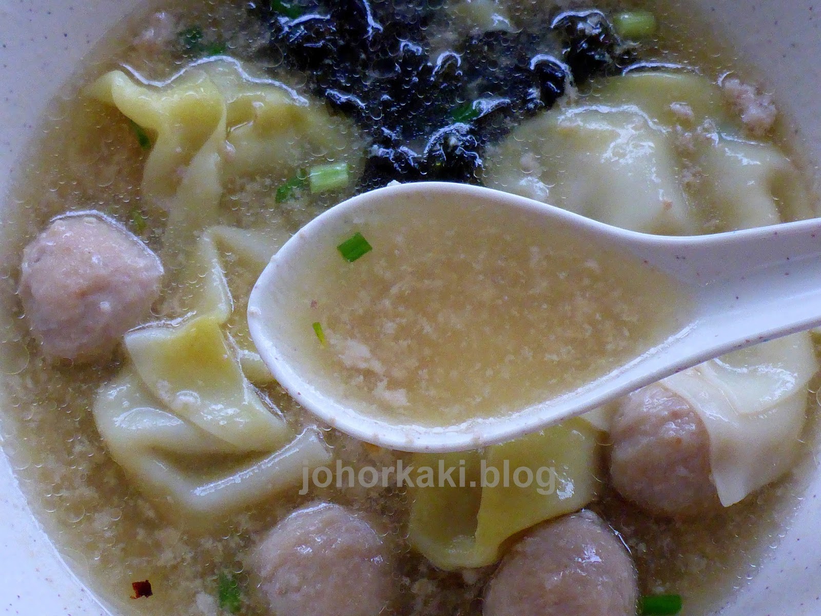 No Michelin Star Tai Wah Pork Noodles at Hong Lim FC 大华肉脞面 ⭐⭐⭐ |Tony ...