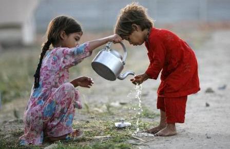 Altruisme (Pengertian, Aspek dan Faktor yang Mempengaruhi) - KajianPustaka