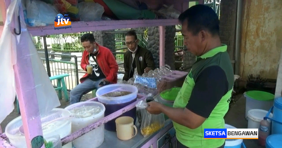Menikmati Es Siwalan Gula Legen, Minuman Legendaris Khas Tuban