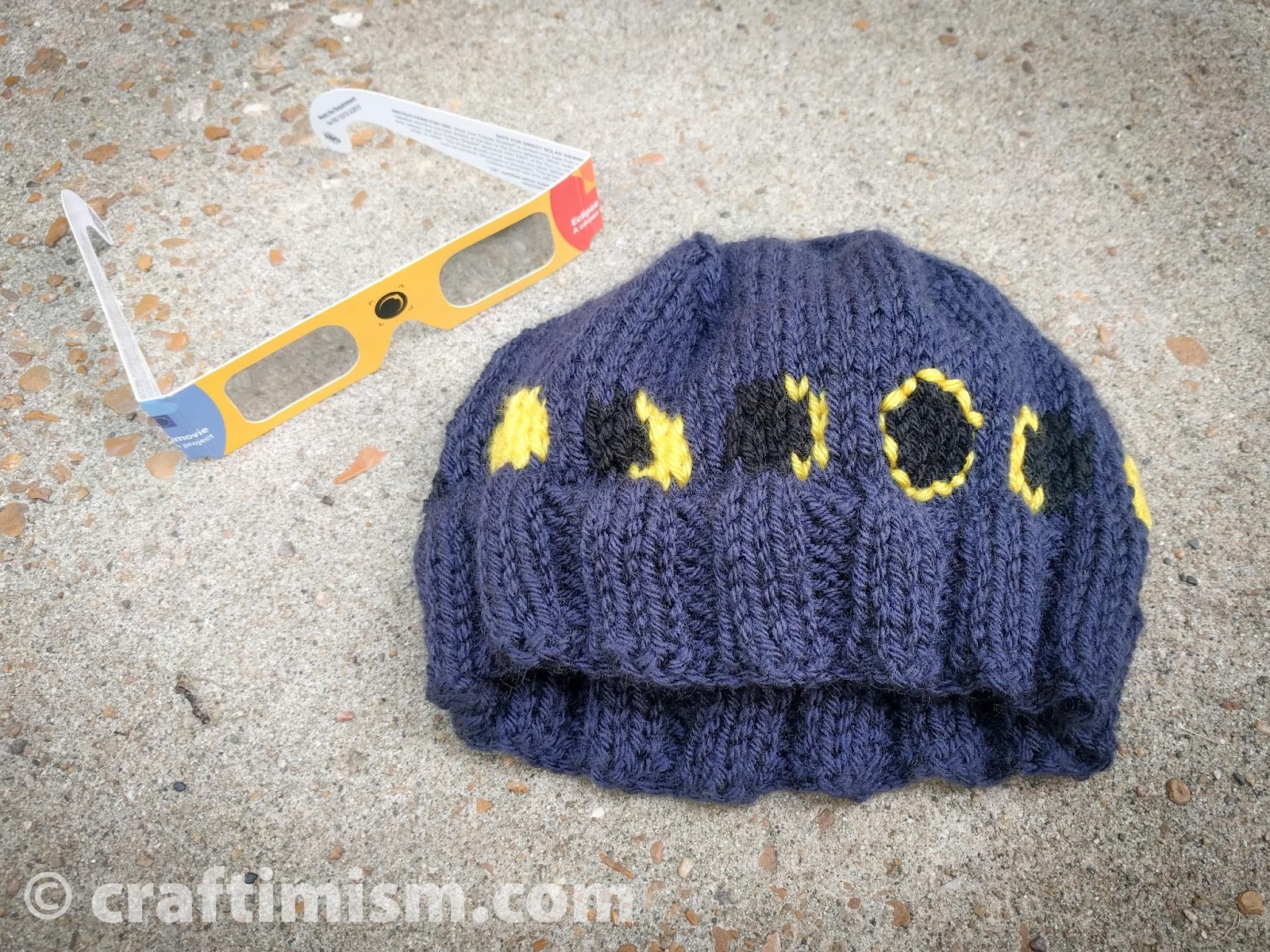 Craftimism: Solar eclipse knit hat