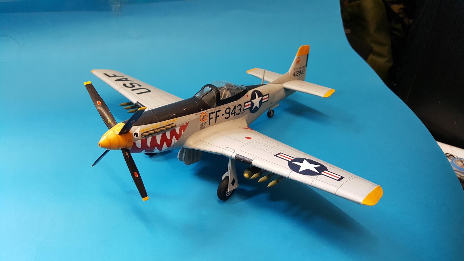 Paper and Card Models: P51 Mustang from Paper-Replika.com