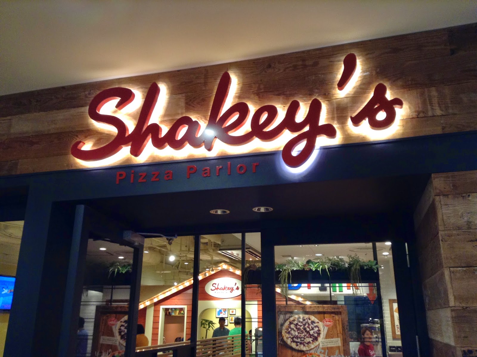 The Tokyo Tiki Room: Shakey's Pizza Buffet; Lalaport, Shibuya, Ikebukero