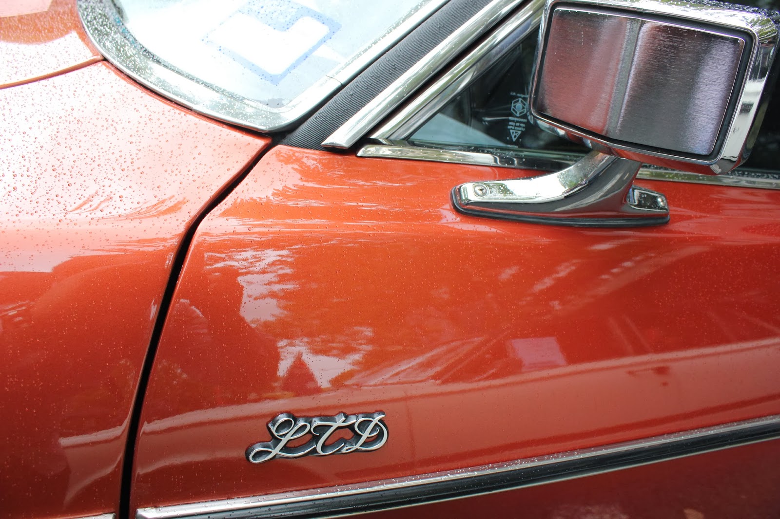 Aussie Old Parked Cars: 1976 Ford P5 LTD