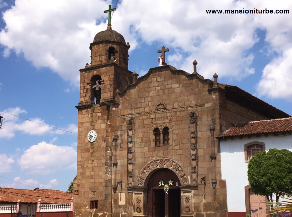 Cuanajo: Muebles, Artesanías y Tradiciones