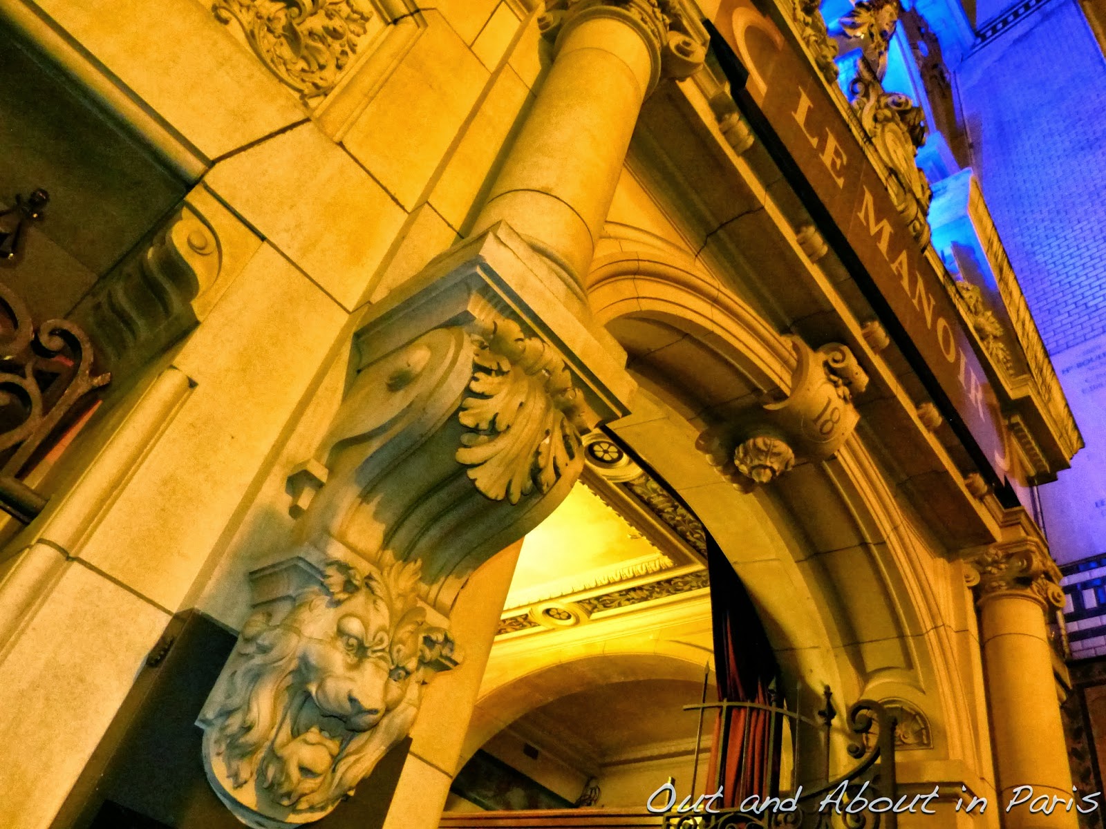 "Le Manoir de Paris" - Visit a haunted house in Paris for Halloween!