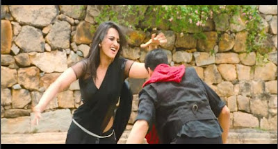 Sonakshi Sinha in Hot Saree in Rowdy Rathore