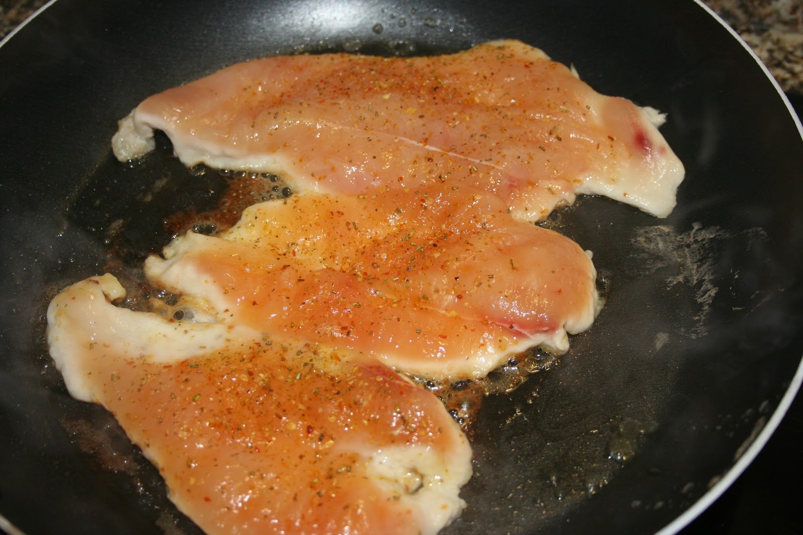Bifes de frango grelhado ao molho de limão e salsa