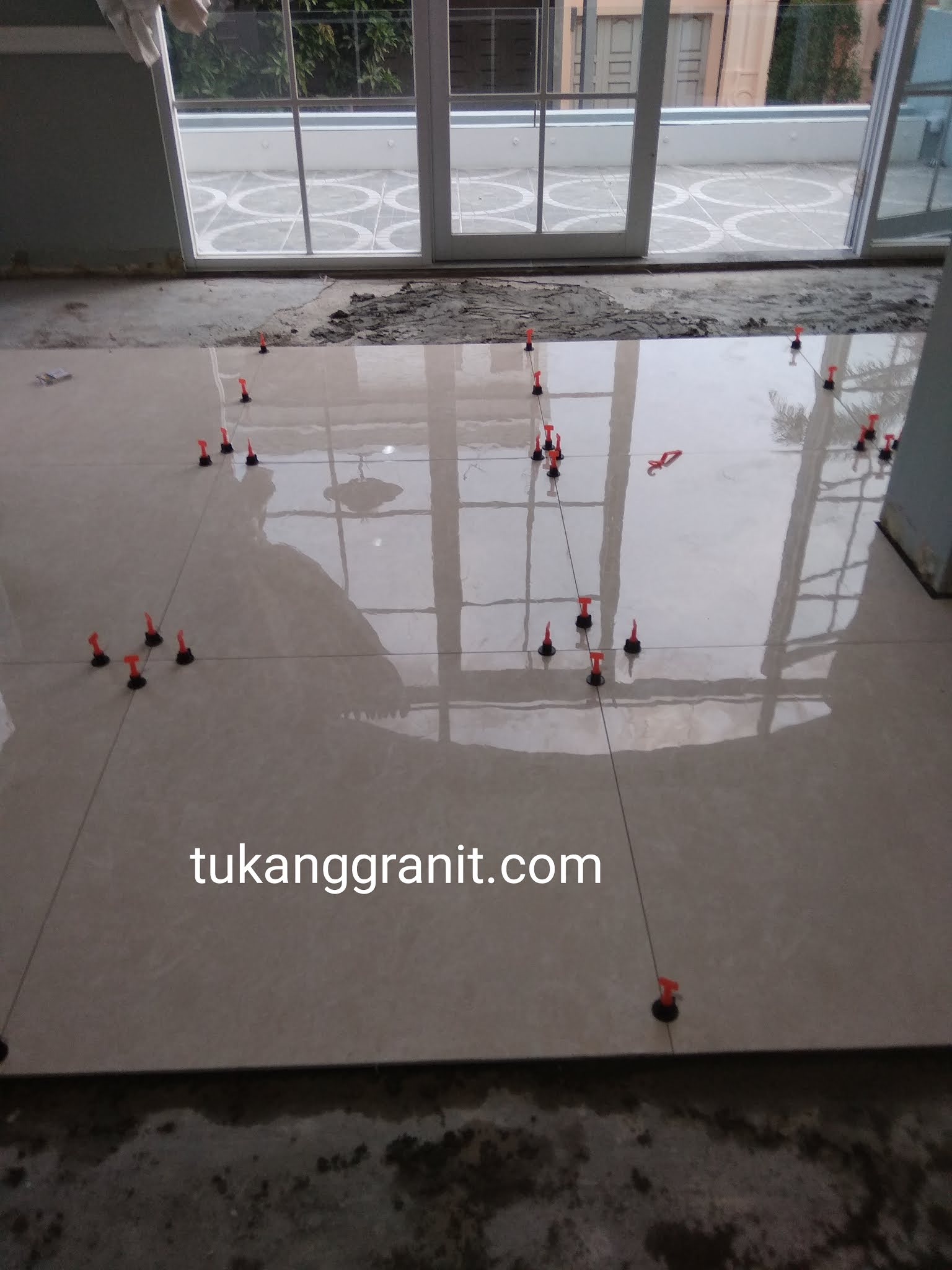 Upah Borongan Pasang Granit 100×100 Cm - Tukang Granit
