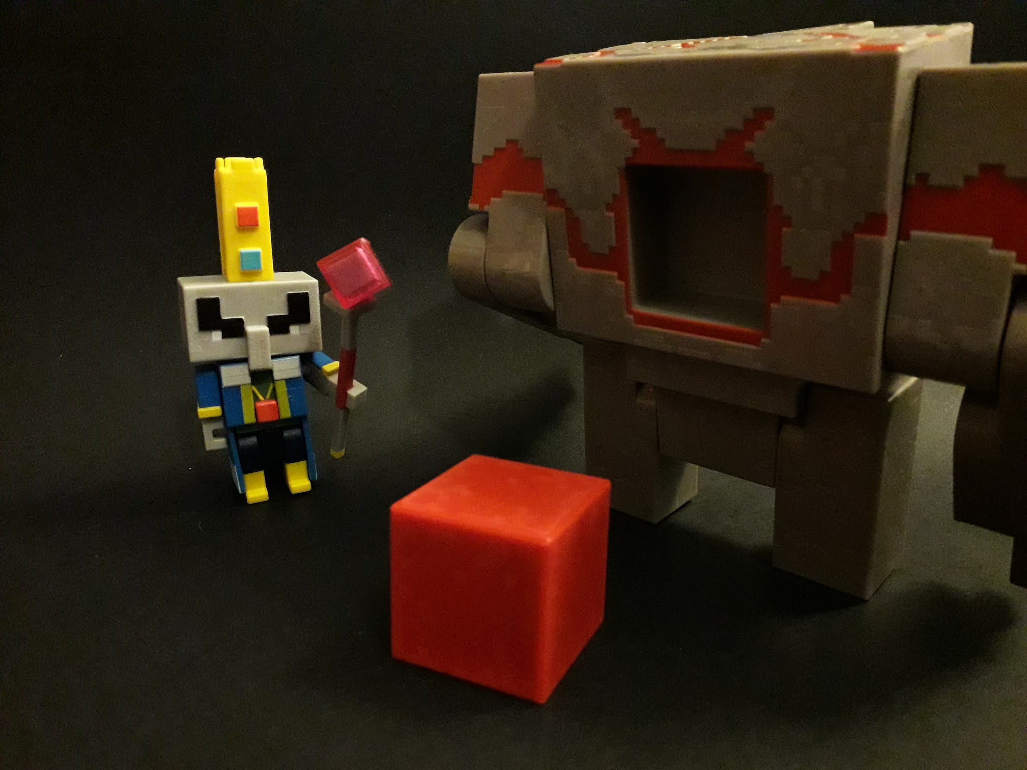 My Best Toys: Minecraft Dungeons - Arch Illager com Red Stone Golem...